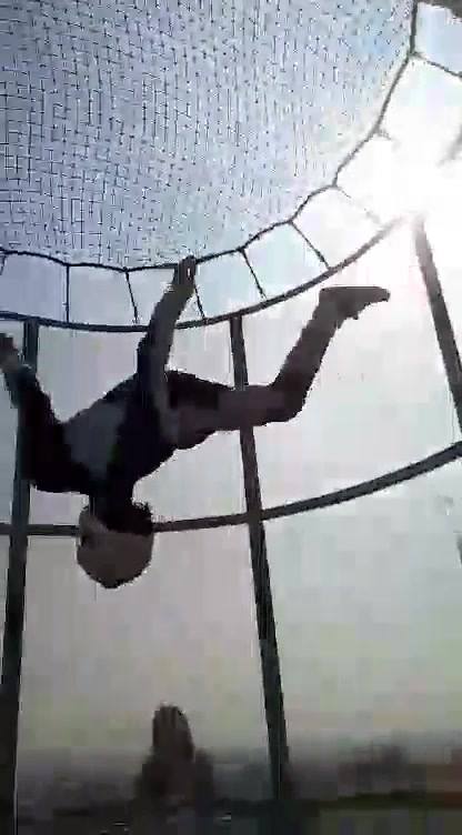 來了來了，俄羅斯教練從戰鬥國家來了）） Alexei教練一下飛機就先來試飛了，無限感動…我們家風洞，好久沒有這樣的景色了，嗚嗚…。 #Alexei教練現在單身不是小編講的 | FEARLESS ...