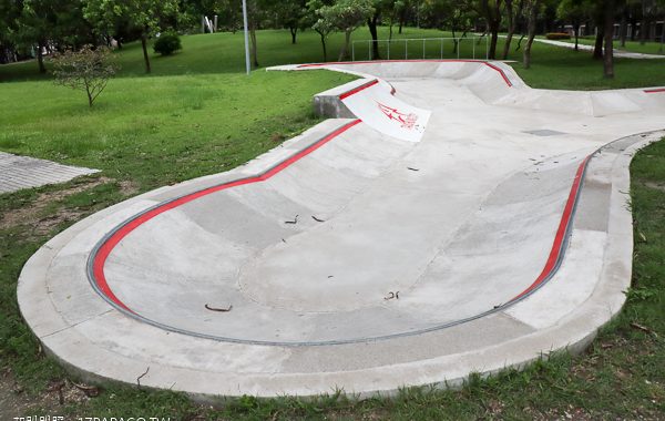 極限運動場 台中市南屯 豐富公園 滑板場 Fearless Cool 台灣戶外極限運動娛樂引擎
